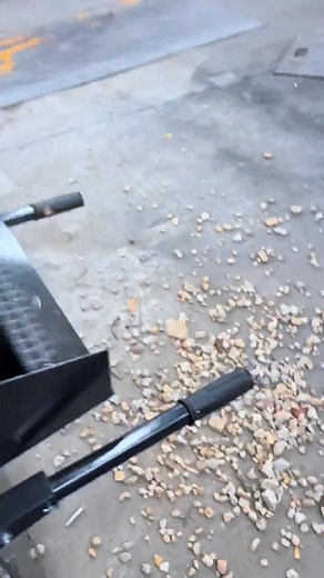 The advantages of small vibrating screens are high efficiency, energy saving, high screening accuracy, and adaptability to materials from multiple industries.#Vibratingscreeningmachine #vibratingsandscreeningmachine #vibratingsievingstonemachine##multi-layervibratingscreen #vibratingscreen #Debrisseparator #Malaysia #KualaLumpur #Langkawi | Crushing Equipmentmine