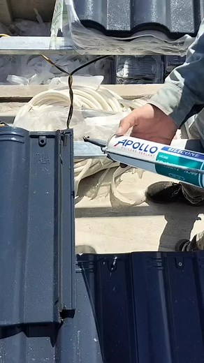 Applying APOLLO Silicone Sealant for Roofing