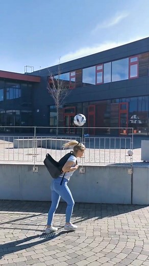 Learn Amazing Football Freestyle Tricks and Skills