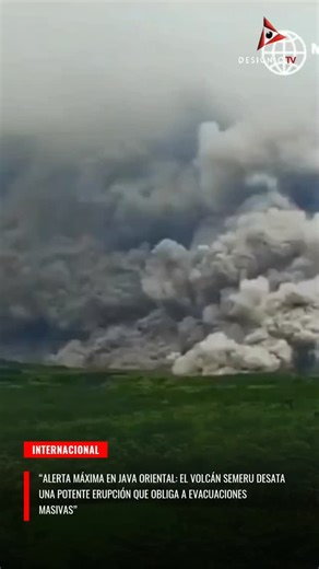 DesignioTV on Instagram: "El volcán Semeru, ubicado en Java Oriental, registró una fuerte erupción que fue captada por una webcam en directo, mostrando un intenso flujo piroclástico descendiendo por sus laderas. Debido al aumento de la actividad, las autoridades elevaron la alerta al nivel más alto y evacuaron a cientos de personas de las zonas cercanas. #volcan #semeru #viral"