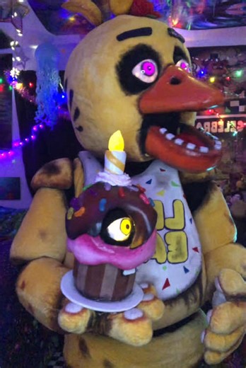Chica Cosplay from Five Nights at Freddy's