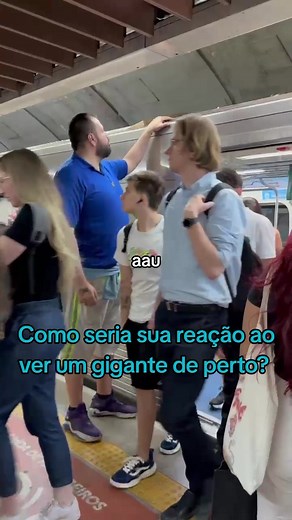 Gigante Thanos: O Homem Gigante de 2,17m em Curitiba
