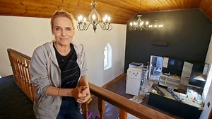 55K views · 435 reactions | Feature walls are a great way to create impact. Here, Shaynna shows how she created drama in this week's usual Black Hill house. | Selling Houses Australia | Facebook