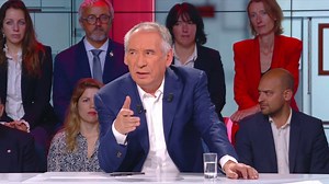 "Pas pour", "en désaccord":  Bayrou dit non à l'inscription constitutionnelle de l'IVG et à l'école du futur