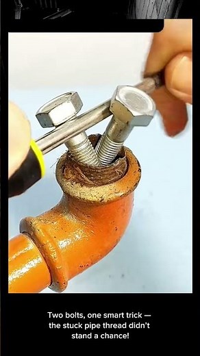 Smart Trick! Fixing a Stuck Pipe Thread with Just Two Bolts #architecture #tricks #tips