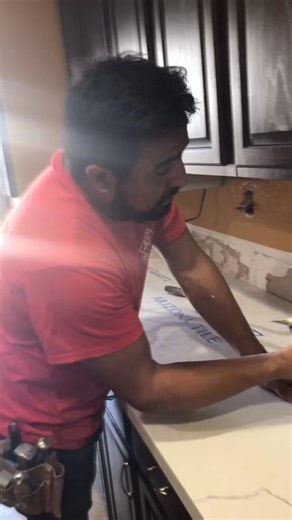 La tile saw del recuerdo 😂 #Ya... #tile #reydelospisos #constructiontips | Elreydelospisos