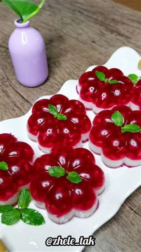 ‎ژله تک رها‎ | ‎ژله یلدایی . یک بسته ژله انار رو با یک و نیم لیوان اب جوش حل کنین و بنماری کنین یک بسته ژله آلوئه ورا رو با یک لیوان آب جوش حل کنین و بعد...‎ | Instagram