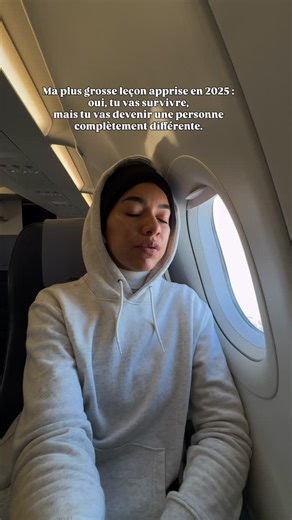 Tany Yaba☀️Selfcare | Mental Health | Stories on Instagram: "📌 Tu perds des morceaux d’une ancienne version de toi, mais tu récupères des parties de toi qui avaient été oubliées/ désactivées. Si tu veux faire le point sur ton annee 2025, commente GLOW UP et je t’envoie mom guide complet gratuit de questions inconfortables à se poser absolument. (Faut que tu sois abonnée ) 2026 sera doux ✨ Love, Tany #guerison #devperso #itstanybaby"