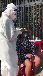 1.2M views · 19K reactions | Đang hồi hộp đợi tới lượt test mà thấy cô xong cái quên mất tiêu cái hồi hộp luôn 藍藍 Mà ông lấy mẫu cũng chịu lầy ghê luôn :)) Via : Huỳnh Minh Được | Địa Điểm Long An | Facebook