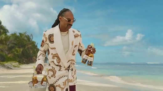 Corona Extra TV Spot, 'Friends' Featuring Snoop Dogg, Bad Bunny, Song by Whodini