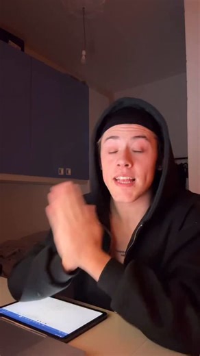 flavio bocola🔱 on Instagram: "il problema è minore di quanto presentato, ma comunque presente essendo una tecnologia che consuma energia elettrica. un esempio di utilizzo delle tue informazioni lo ritroviamo nelle linee guida di meta (es. Instagram/Facebook): accettarle gli permette di usare tutto ciò che posti per addestrare i loro modelli. puoi tranquillamente dissentire da questa specifica voce attraverso l’apposito modulo ufficiale “Right To Object” facilmente reperibile su internet, o dall