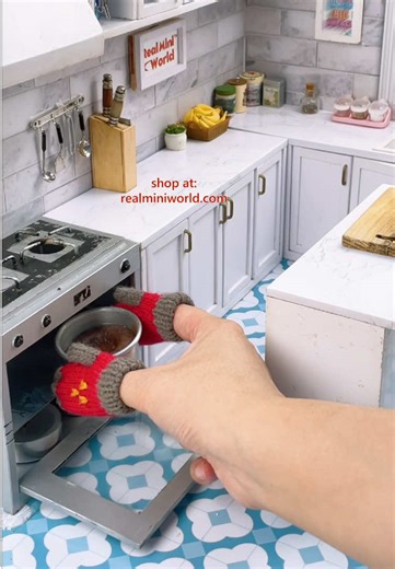 Baking Tiny One Piece Gomugomu Cake