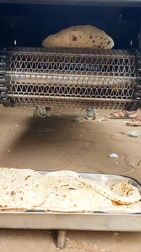 India first automatic roti machine | #nagpurstreetfood #pavbhaji #streerfood #lassi #Gujaratistreetfood #MOMus #kathiroll #samosa #vadapav #masalapav #roti | Aamchi gujarati