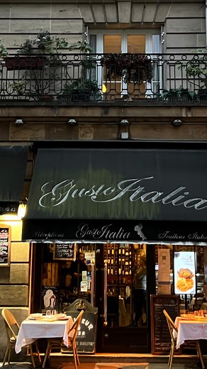 Elie on Instagram: "teensy bits of happiness ★彡 . . . . . Paris Fashion, bombastic side eye criminal offensive side eye, paris Fashion week, pfw, vintage designer shoppping, vintage fashion, vintage shopping, secondhand clothes, secondhand outfits, secondhand fashion, thrifting, thrifted outfits, vintage outfits, vintage shop, vintage stores, designer vintage, vintage clothes, vintage finds, vintage haul, thrifted outfits, Fashion week, parisian outfits, parisian fashion parisian girl, parisian