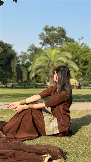 RAH🥀 on Instagram: "Effortless elegance ✨ Sourced from: @laamofficial Brand: @satpara_by_sabahat Use my discount code rr._rah to get extra discount on your purchase from App. 🆔: YHA1010 #LAAMOfficial #LAAMHaul #StyledByLAAM"