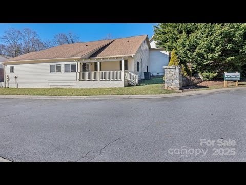 31 Bage Street, Waynesville, NC Presented by Jaci Reynolds.