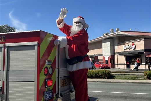 Photo Focus: “Jingle Bells, Palm Trees Sway”