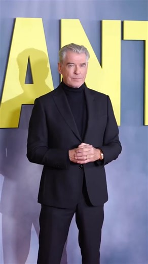 Su nombre es Brosnan. Pierce Brosnan 😎✨ Eterno galán, presencia impecable y ese aura Bond que no se jubila nunca… pero hoy el foco está en ‘Giant’, su nueva película sobre ambición, identidad y lucha dentro y fuera del ring 🎬 Así posó el actor, que sigue sumando papeles con clase, peso y carisma a una carrera legendaria, en la alfombra de un visionado del filme 📸🔥 #PierceBrosnan #Giant #JamesBond | Fotogramas