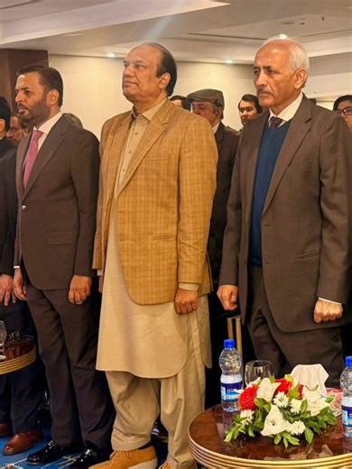 ہیلتھ سروسز کا دائرہ ہسپتال سے باہر بھی ہے وفاقی وزیر صحت مصطفٰی کمال نے ہیلتھ سروسز اکیڈمی کی کارکردگی کو سراہتے ہوئے وائس چانسلر ڈاکٹر شہزاد علی خان کی خصوصی تعریف کی۔ انہوں نے کہا کہ ڈاکٹر شہزاد علی خان نے ون ہیلتھ پالیسی پر الائیڈ سائنسز ٹیم کے ساتھ مل کر اہم کام کیا اور واضح کیا کہ ہیلتھ سروسز انسان، جانور اور ماحول تینوں کو مربوط کرنے کا عمل ہے وائس چانسلر ڈاکٹر شہزاد علی خان نے بتایا کہ ہیلتھ سروسز اکیڈمی پاکستان کا پہلا ادارہ ہے جہاں پبلک ہیلتھ ڈیپارٹمنٹ قائم کیا گیا۔ گزشتہ تین ماہ میں م