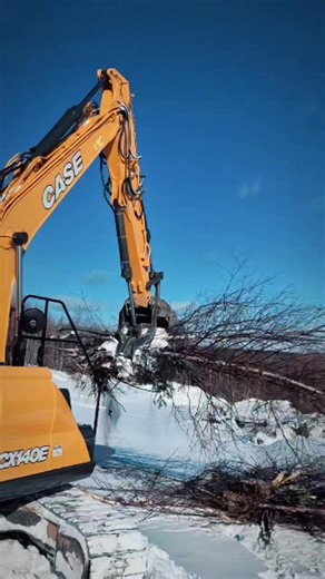 Finding soft ground through vegetation — real-world training at its best. At East Coast Regional Heavy Equipment & Construction Training , students don’t just learn one machine — they learn them all. From 2-week courses to full 12-week programs, students get hands-on, real-site experience — getting dirty and learning how to complete real construction projects from start to finish. ✔ Oil rig pads — check ✔ Sewer systems & campsites — check ✔ Road building — check ✔ Grading & leveling — check And 
