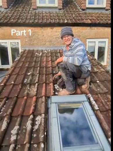 On a roof looking at a leaking velux window and some double Roman tiles! part 1 #doubleroman #roofrepairs #velux