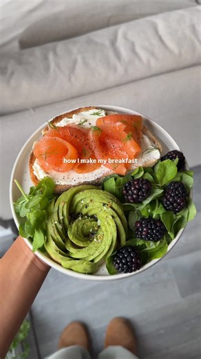 Faye on Instagram: "make a pretty breakfast with me 🧡 what you’ll need: - avocado - sourdough bread - cream cheese - smoked salmon - salt & pepper - dill - pea shoots - blackberries enjoy! ✨ _ also you can now grab my filming & setup guide in my bio 🎥💛"