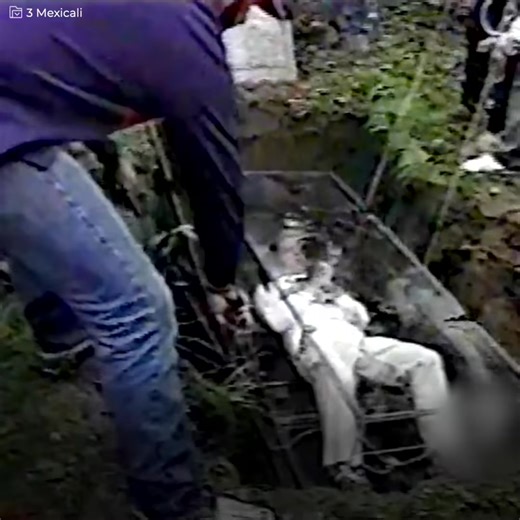 “¡Quiero que me entierren vivo!". Deseaba desafiar a Houdini. Pero iba a terminar lamentándolo. Este truco es uno de los más peligrosos. Aun así, este escapista creía ser capaz. Hasta que la cruda verdad le cayó en la cara. Síguenos en nuestro canal de YouTube: http://bit.ly/yt-elenigma | El Testigo