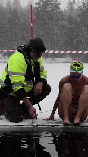 Longest #swim under ice - breath held (no fins/diving suit) female 🏊‍♀️ Amber Fillary 🇿🇦 #LearnOnTikTok #GWRoriginals