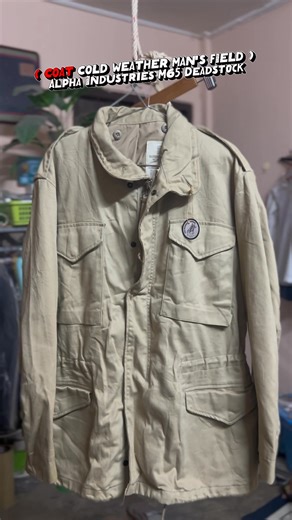 (COAT, COLD WEATHER, MAN'S FIELD) ที่ผลิตโดย Alpha Industries M65 USA 🇺🇸 Deadstock ซึ่งเป็นบริษัทที่ผลิตเสื้อผ้าสำหรับกองทัพสหรัฐฯ มาเกือบ 60 ปี เสื้อแจ็คเก็ต #Deadstock #Alpha #fypシ #army #usnavy #reelschallenge | The Hunter Clothing