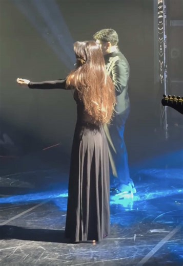 @GAIA DE SMART questa sera nel corpo di ballo di Sal Da Vinci per il suo tour (Teatro Augusteo - Napoli)❤️