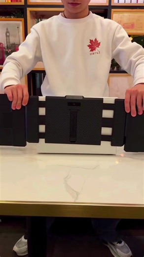 Unfold more screen. ✨ Portable foldable monitor for laptops. Plug & play. #portablemonitor #foldablescreen #workanywhere #tiktokmademebuyit#fyp