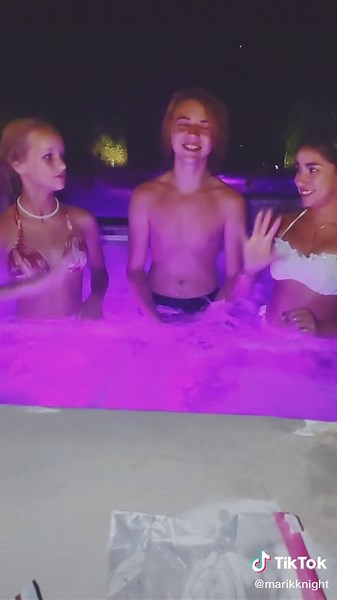 trying my best at dancing.....@real.natalie.grace @izabellahdiez showed me how @teenvibesmagazine #waterfight #teenmodel #vibes #danceoff #trending