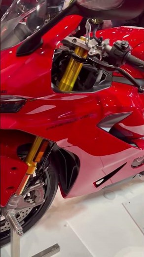 🔥 Ducati Panigale V2 S Lightweight Revealed at MCN London 2025! | First Look & Walkaround