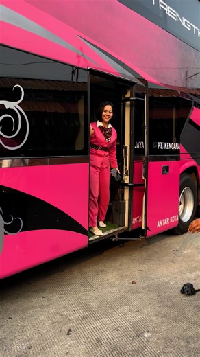 1.3K views · 38 reactions | Tambah cantik aja kaa cahya style rambut pendek❤️ #bus #kencana #reels | Terminal Channel | Facebook