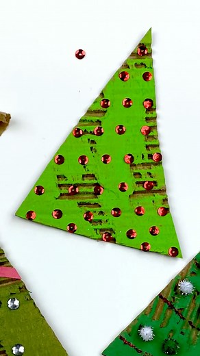 23K views · 94 reactions | Save your next Amazon box for this cute Christmas craft!! #christmascraft #christmascraftsforkids #easychristmascraft #cardboardcrafts #christmastreecraft | Construction Paper Crafts for Kids | Facebook