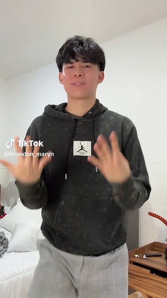 Expressive Hand Gestures in a Simple Indoor Setting