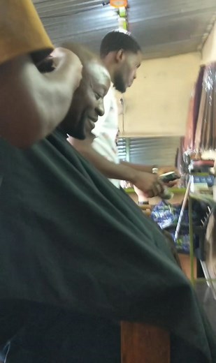 Who else can see the reflection 爵 on that head 藍 | D A 2«0«5 | Facebook