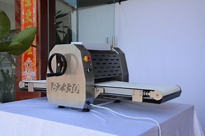 [Hot Item] Lemon Mech Commercial Table Top Dough Sheeter Stainless Steel Croissant Pastry Sheeter Pastry Making Machine Dough Sheeter