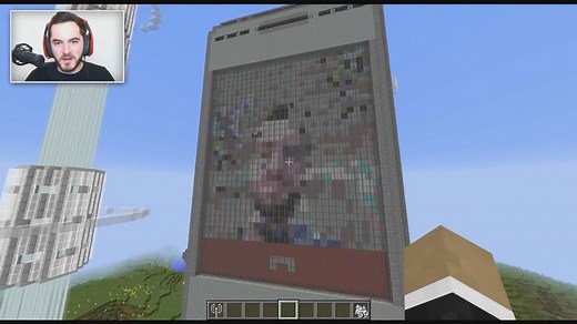 Video calls from a huge in-game Minecraft cell phone (Tomorrow Daily 282)