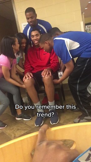 Two finger challenge 🤣