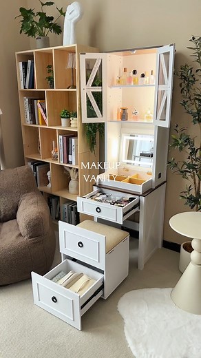 Temu Official | 💄 Small space, big style! Our Compact Makeup Vanity Desk with Mirror brings elegance and function to your beauty routine. ✨💋🔍 Click the... | Instagram