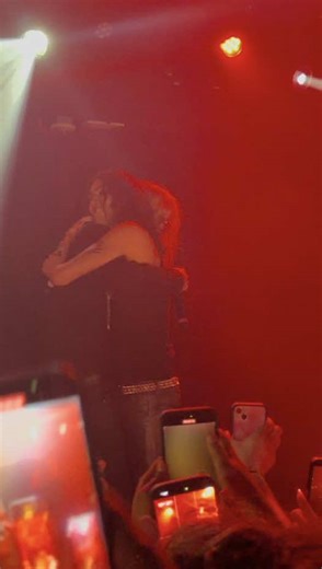 Heartwarming Hug Compilation to Welcome 2026