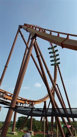 🎢 Thunderbird 📍Holiday World & Splashin' Safari 🇺🇸 #coasterculture #rollercoasterride #rollercoaster