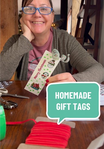 Homemade Gift Tags! Looking for a holiday craft idea the whole family will enjoy? Make these bookmark holuday gift tags. #easycraft #holidaycrafts #cheapcraft #holidaysonabudget #mybizzykitchen