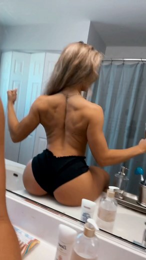 Serenity Early on Instagram: "baby got BACK .. 👀🔪 #reelsinstagram #gymgirls #back #recomp #progress"