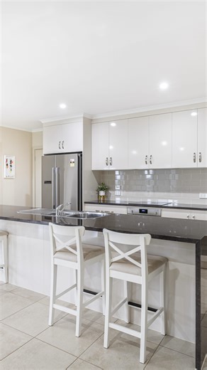 헖헢헠헜헡헚 헦헢헢헡 ✨ ▫️Well maintained with multiple living areas + pergola ▫️2 x 22,500L r/water tanks & side access to grassed yard ▫️Additional high clearance shedding with power + lean-to 4  2  2 ️ 5  $739,000 - $779,000 헖헢헡헧헔헖헧 - 헕헶헮헻헰헮 헧헮혆헹헼헿  0407 613 346  bianca@thepropertycosa.com.au | The Property Co. SA | Facebook