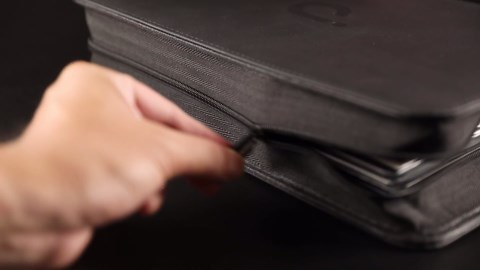 D DACCKIT Comic Binder，Comic Book Album with Sleeves Fits Regular Comics and Comic Bagged and Boarded - Comic Storage Binder Holds 24 Comic Books（Model A，Classic Black）