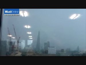 [FULL] Incredible Moment LIGHTNING Hits The Shard