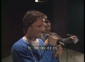 Souvenir de l’avant-première exceptionnelle de « Highlander » qui eu lieu au Grand Rex en 1986. Durant cette soirée présentée par Michel Denisot, l’acteur principal du film Christophe Lambert, le réalisateur Russell Mulcahy, ainsi que les membres du groupe Queen, nous ont fait l’honneur de monter sur notre scène mythique devant les acclamations de la foule en délire. | Le Grand Rex Paris