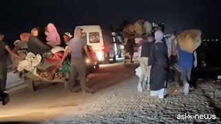 Migliaia di abitanti di Gaza in coda per ore sulla strada costiera